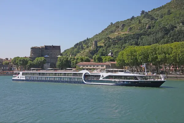 Avalon Waterways hits high note with Storyteller Series | TTG